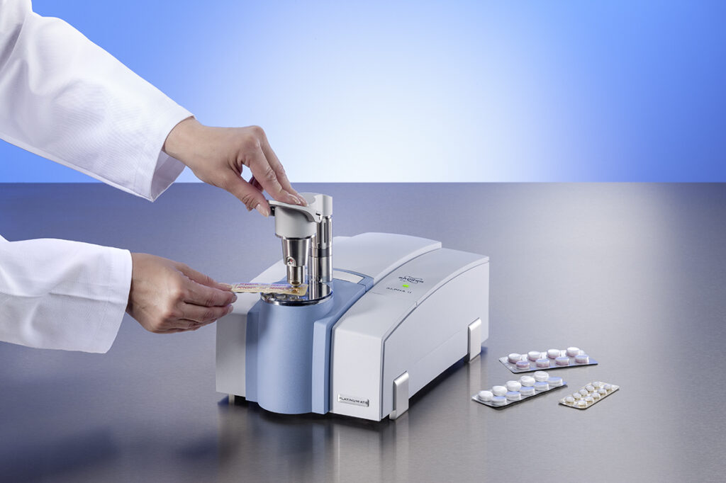 اسپکتروفتومتر اف تی آی آر FTIR مدل آلفا ALPHA II ساخت کمپانی بروکر ...